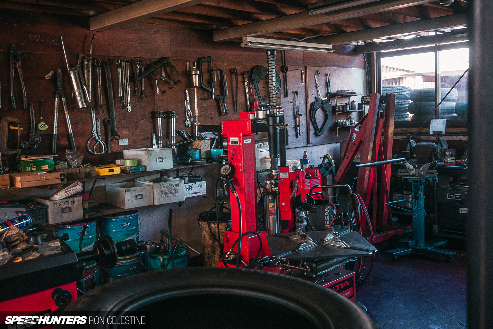 Speedhunters_Ron_Celestine_R31House_GarageTour_Paint - Speedhunters