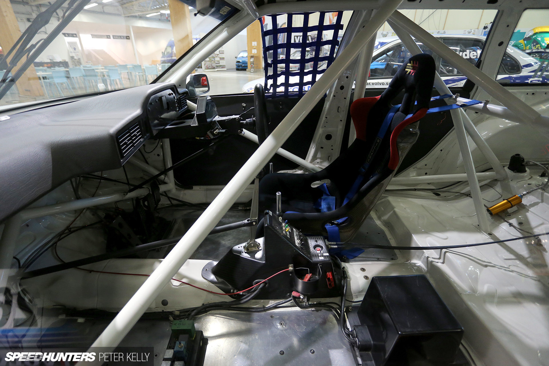 Lancer une brique Volvo par la fenêtre du BTCC - Wash Wash