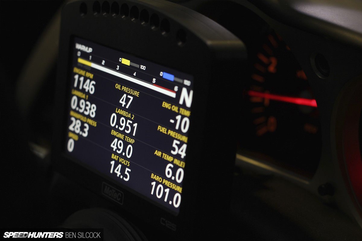 engine-data-shown-on-motec-display - Speedhunters