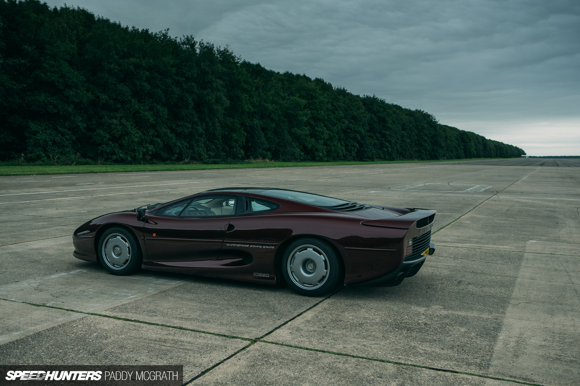 Big Game: Hunting The Jaguar XJ220 - Speedhunters
