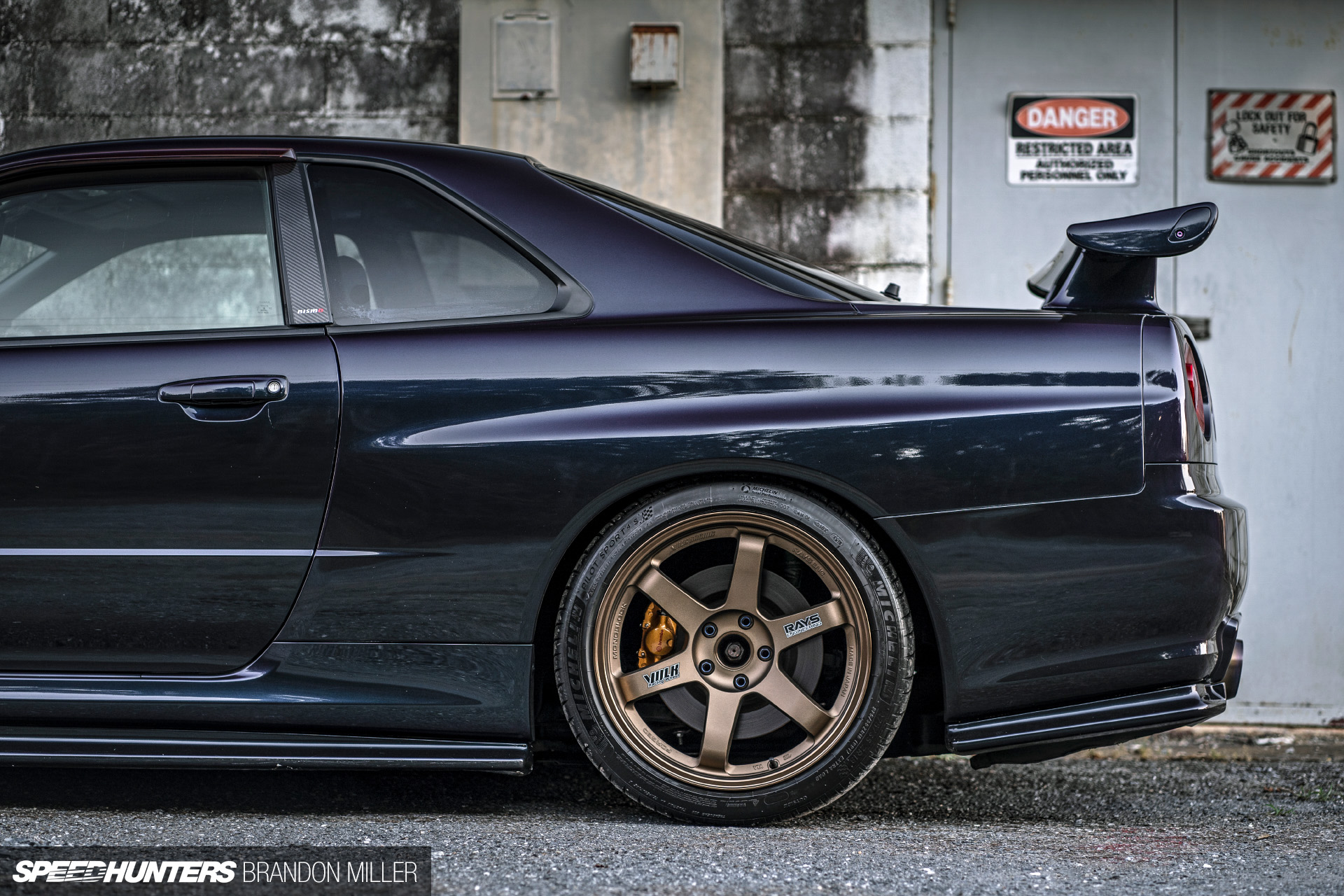 A Big-Boosting R34 Skyline GT-R V-Spec - Speedhunters