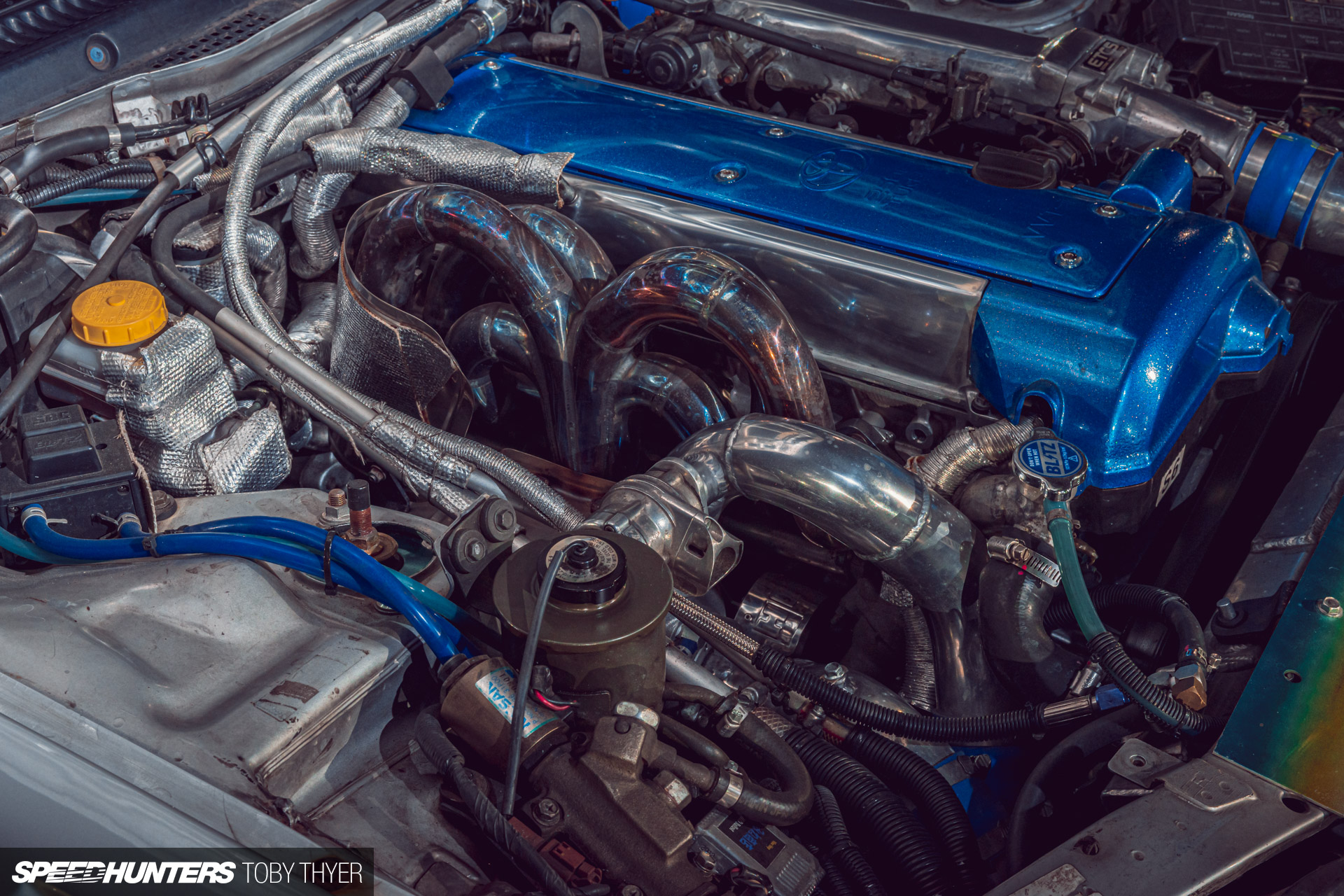 A Cruiser & A Bruiser: The Z32 Fairlady Z Done Two Ways - Speedhunters