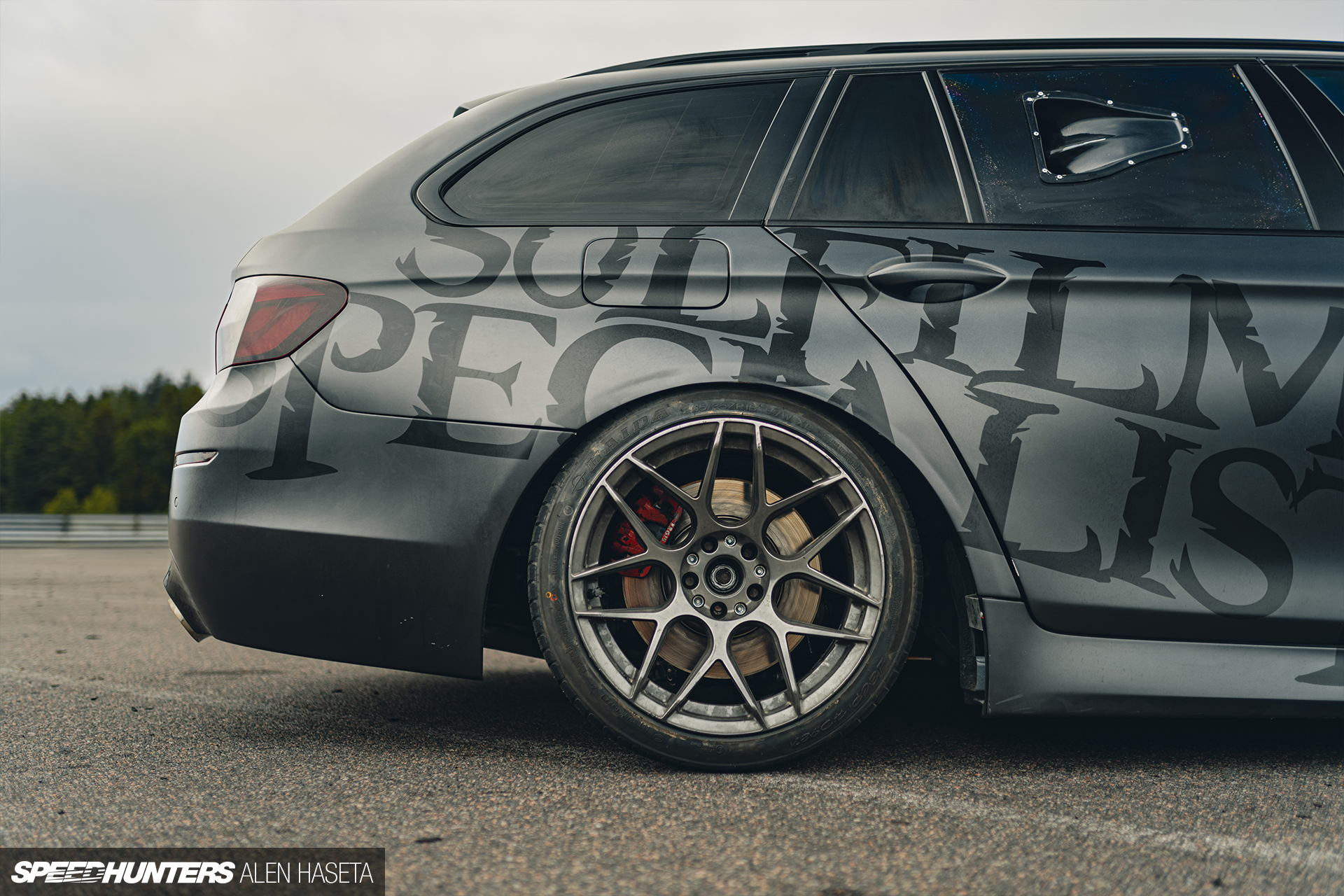 A BMW 5 Series Touring Built To Slide - Speedhunters